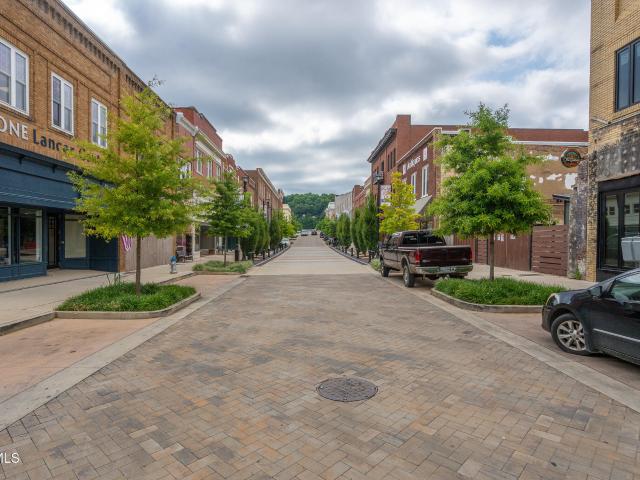 132 West Depot Street 1