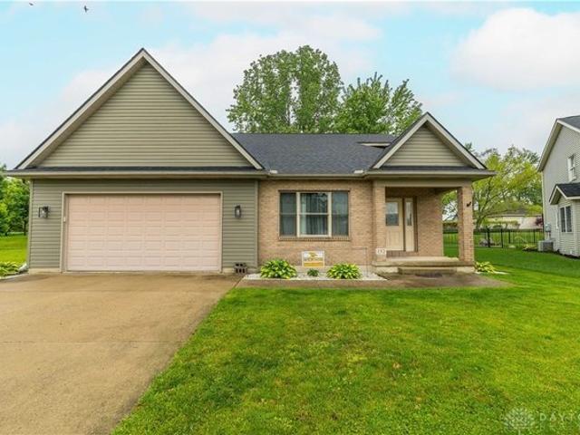 132 Village Green Dr, Sidney, OH 45365