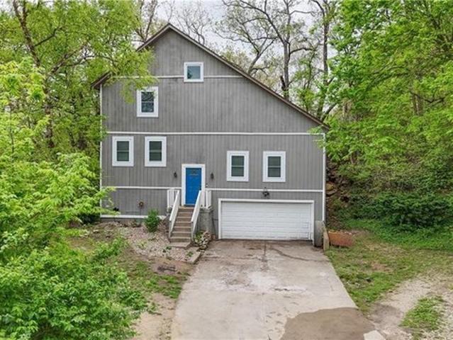 13341 Metropolitan Ave, Bonner Springs, KS 66012