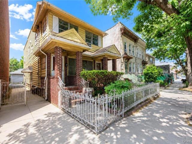 1334 E 15th Street