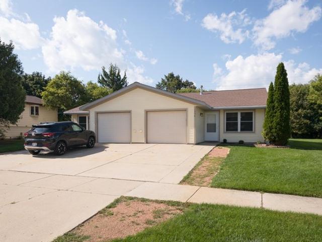 1334 Honeysuckle Rd Unit 1336, Hartford, WI 53027