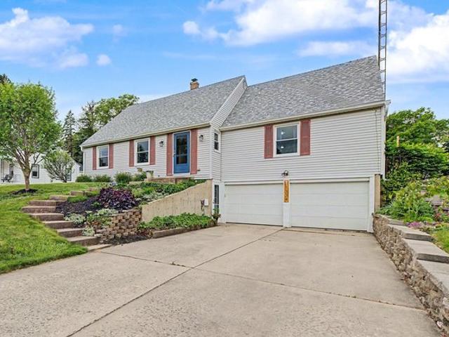1334 S Blackhawk Ave, Freeport, IL 61032