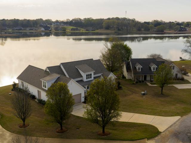 1334 W Lakeshore