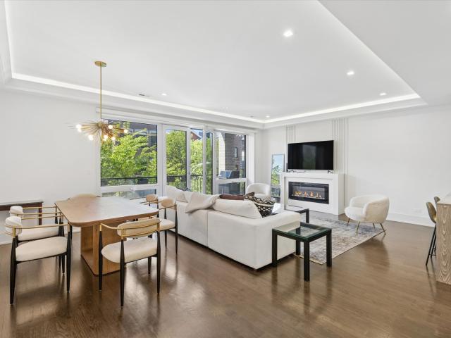 1334 W Walton St, Unit 2W, Chicago, IL 60642 | MLS #12625 | Compass