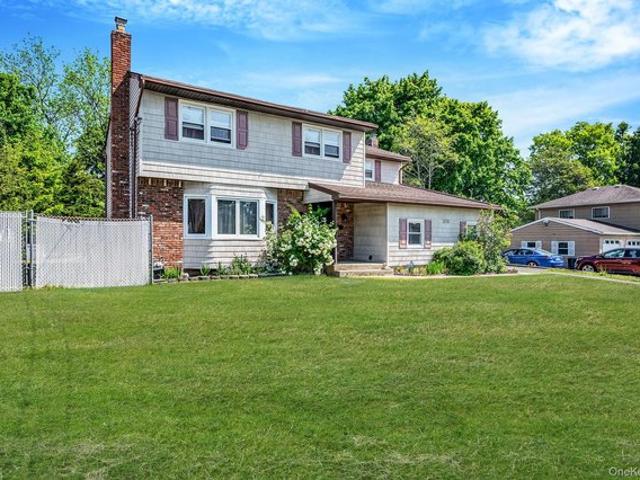 1335 August Rd, North Babylon, NY 11703