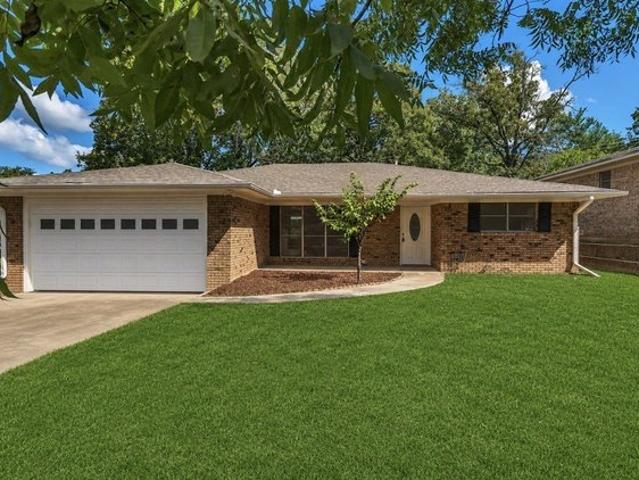 1335 Crestview Dr, Denison, TX 75020