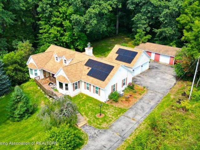 1335 E Round Lake Rd, DeWitt, MI 48820