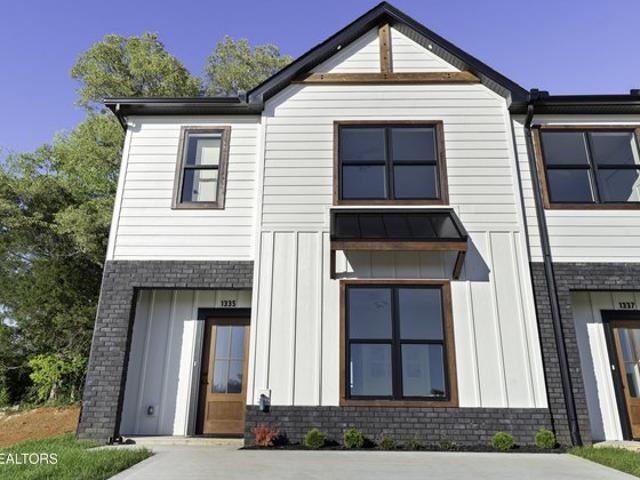 1335 Grace Ridge Dr, Sevierville, TN 37862