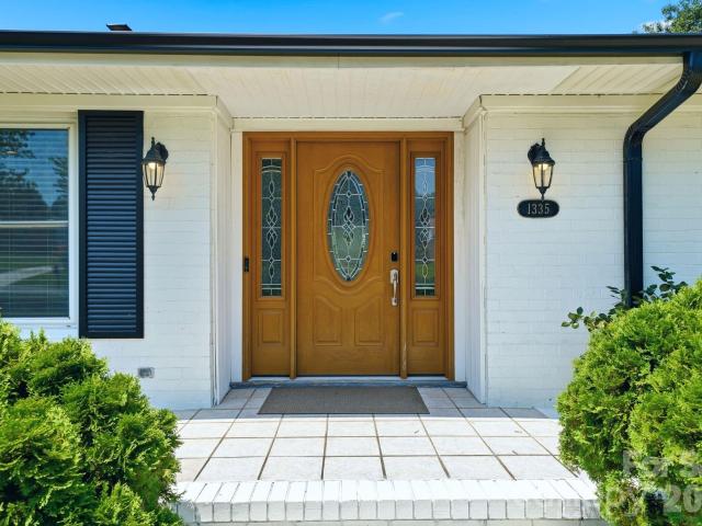 1335 Stoneyridge Drive