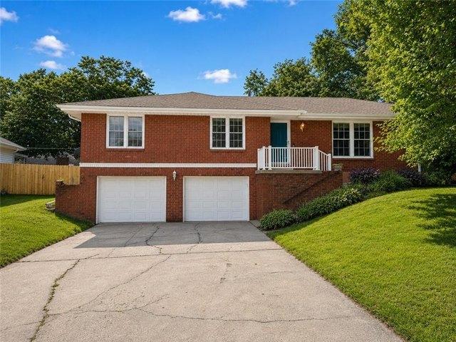 1335 SW Horizon Dr, Blue Springs, MO 64015