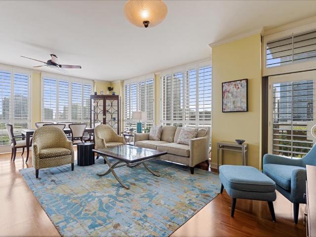 1335 S Prairie Avenue # 906