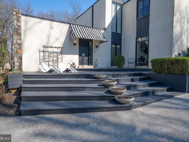 1335 Valley Road