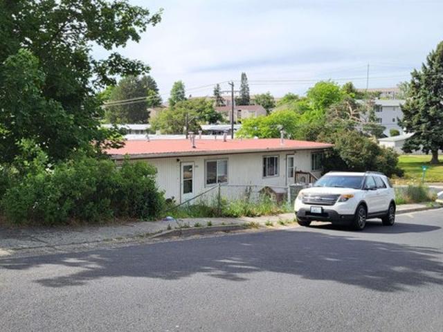 1335 37 NE Hillside Dr, Pullman, WA 99163