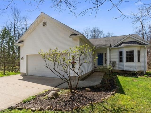 13360 Green Dr, Chesterland, OH 44026