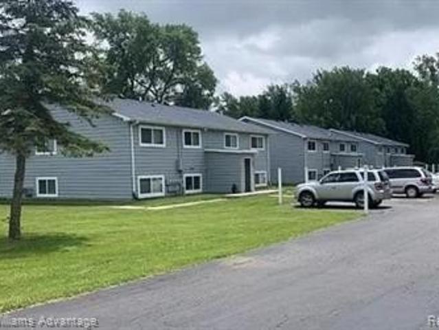 13366 North Rd, Fenton, MI 48430