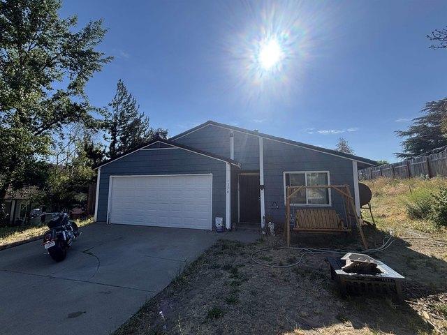 1336 Comstock Dr, Yreka, CA 96097