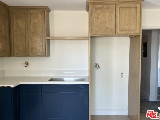 1336 W 37th Drive 3