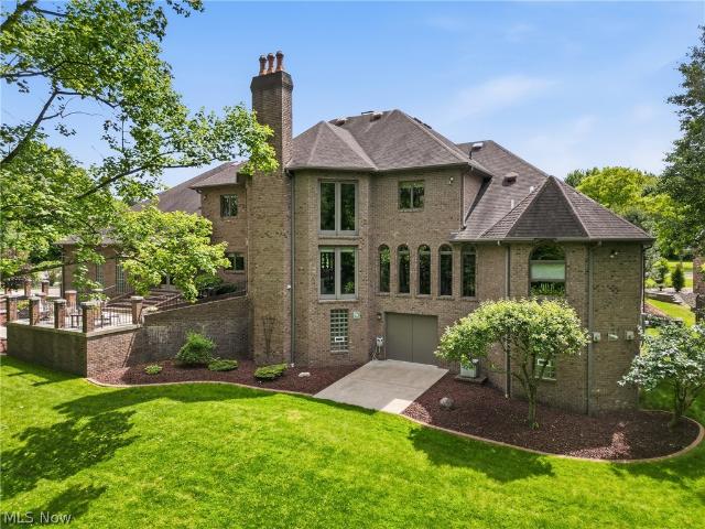 1337 Meadowood Circle
