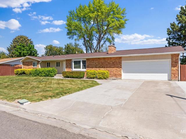1337 Holly Dr