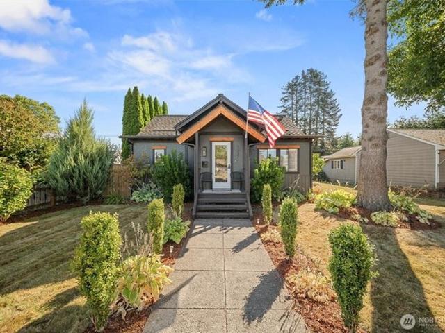 1337 Pioneer St, Enumclaw, WA 98022