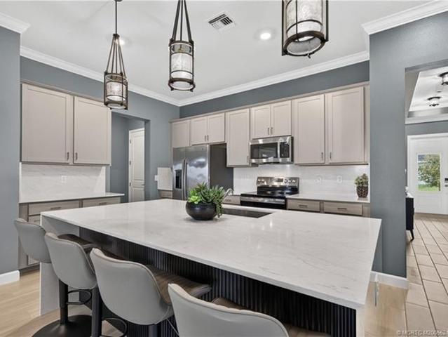 1337 SE Crosswood Way, Port Saint Lucie, FL 34984