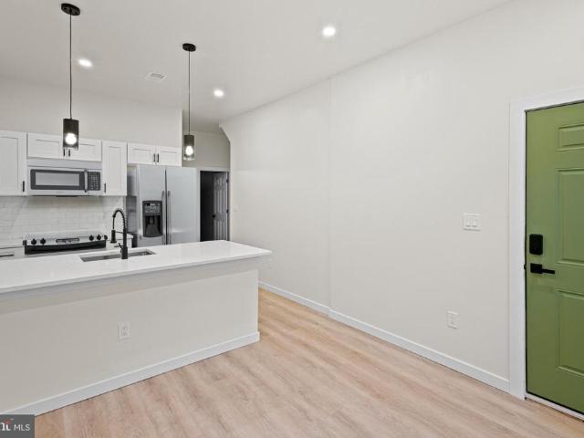 1337 W Rush Street