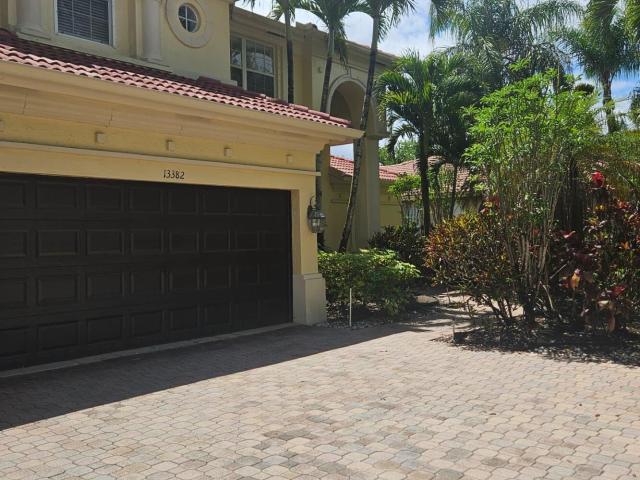 13382 Lakepointe Cir, Cooper City, FL 33330 | MLS #B26012 | Compass