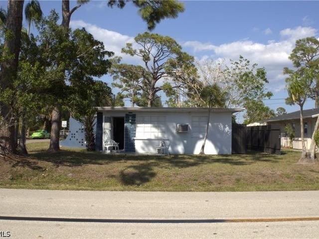 1338 Old Bridge Rd, North Fort Myers, FL 33917