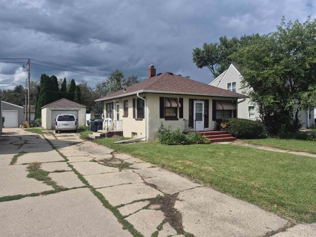 1338 Center Avenue