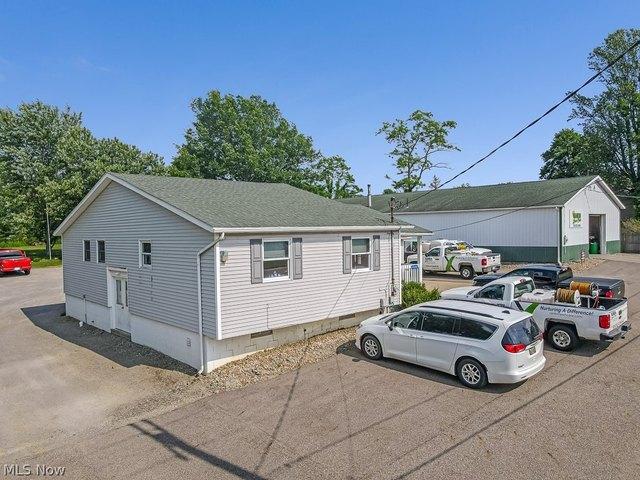 13390 Ravenna Ave NE, Hartville, OH 44632