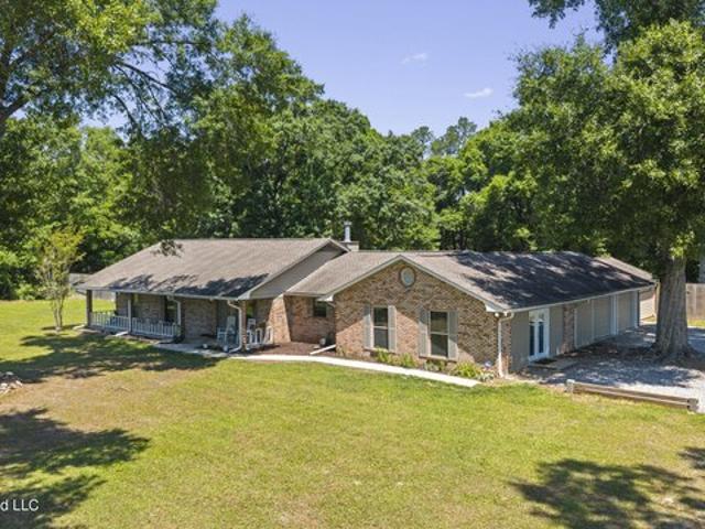 13394 W Echo Dr, Gulfport, MS 39503