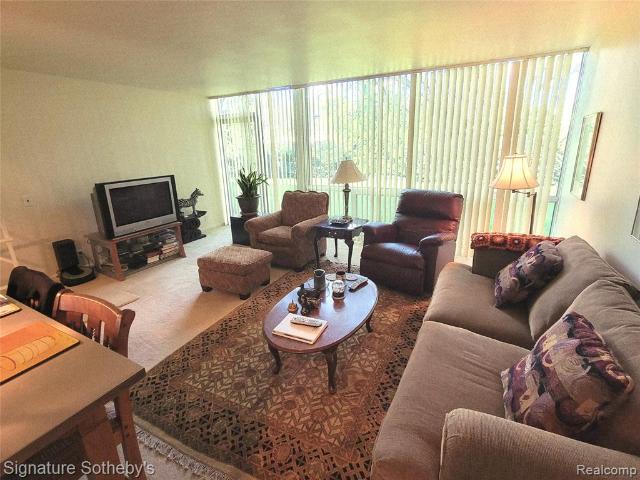 1339 Nicolet Place