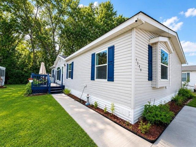 1339 Pine Tree Dr, Maplewood, MN 55119