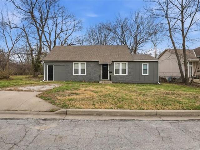 13301 7th St, Grandview, MO 64030