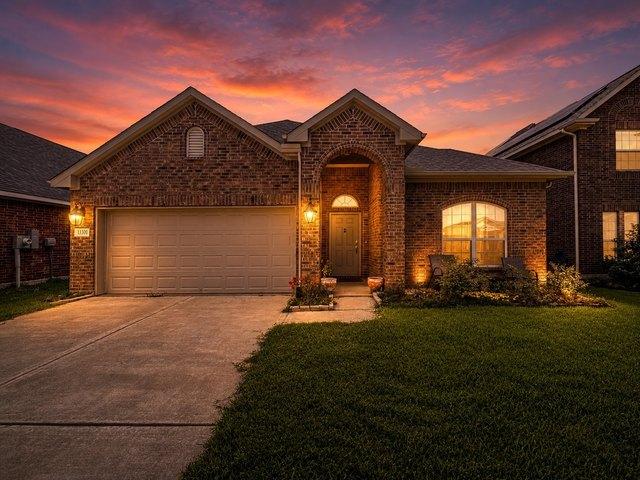 13301 Suntail Ct, Texas City, TX 77568