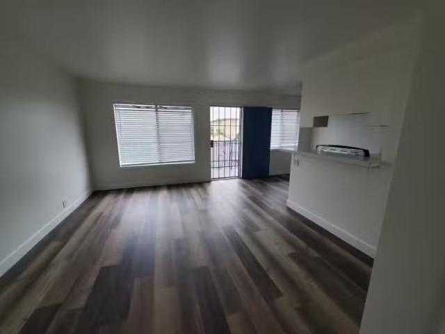 13304 Roselle Ave #4, Hawthorne, CA 90250