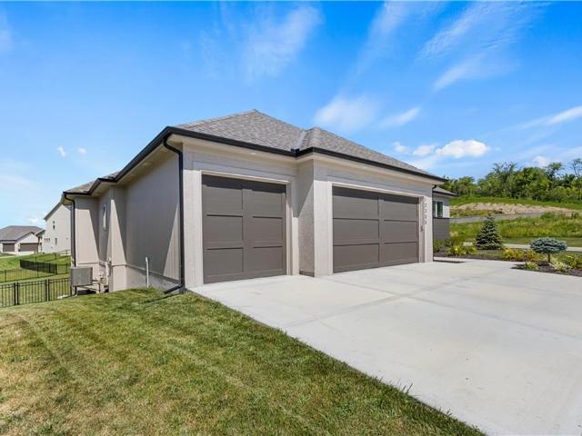 13305 Golden Oak Court