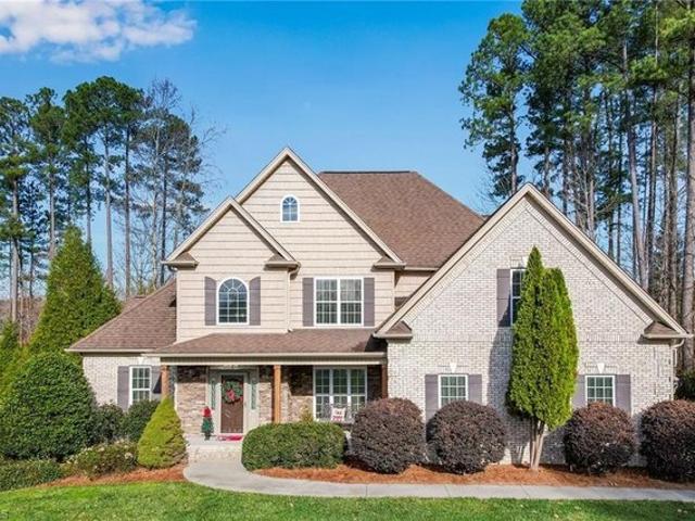 1330 Meadowlands Dr, Winston Salem, NC 27107