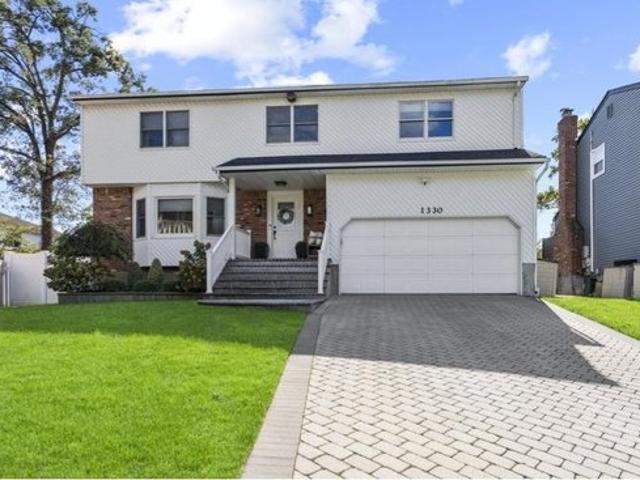 1330 Bea Ct, East Meadow, NY 11554