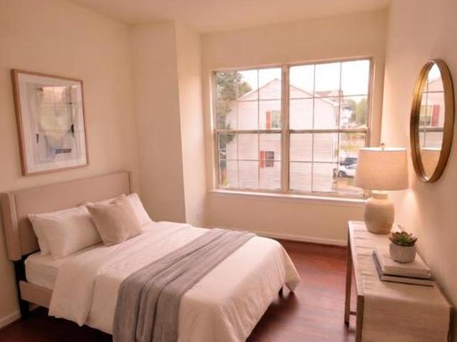 1330 Hampshire Drive # 7E