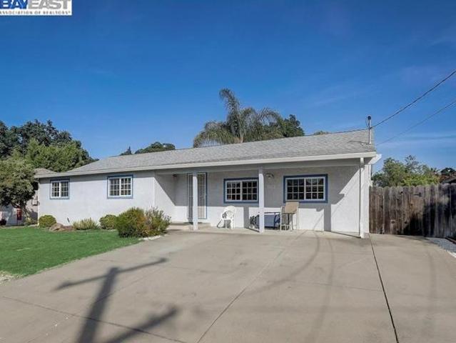 1330 Peach Pl, Concord, CA 94518