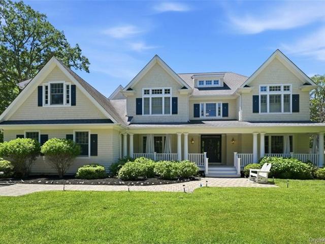 1330 Ridge Rd, Laurel Hollow, NY 11791