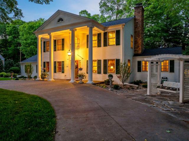 1330 Urbandale Lane N
