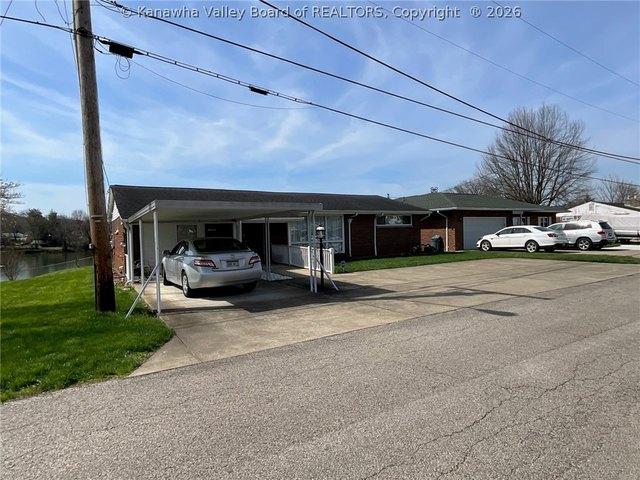 1330 Valentine Cir, Nitro, WV 25143