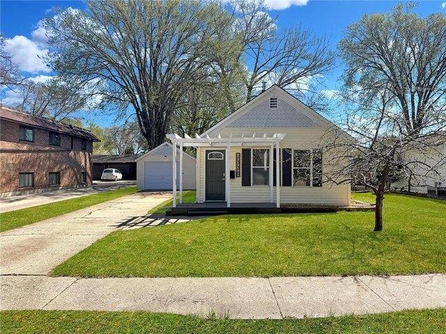 1330 14th St S, Fargo, ND 58103