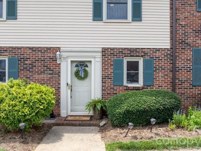 1330 5th St NE Apt 22, Hickory, NC 28601