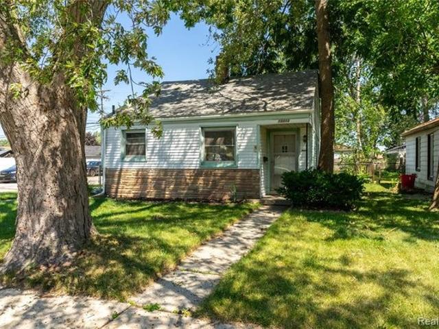 13313 Helen St, Southgate, MI 48195