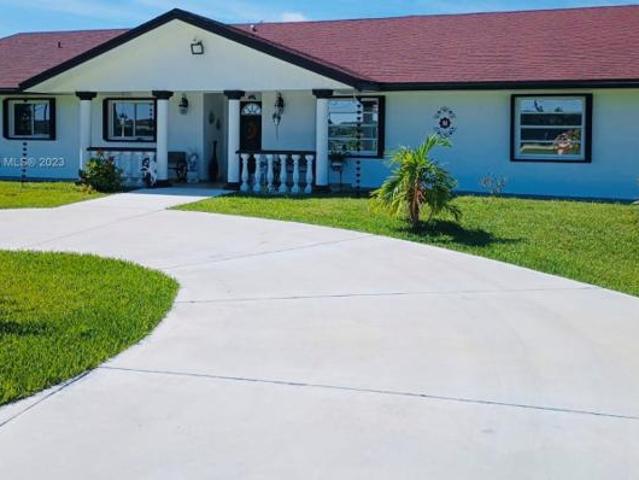 13310 216th St SW, Miami, FL 33170