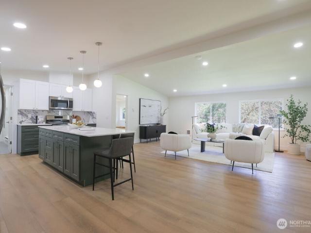 13317 Bandix Road SE