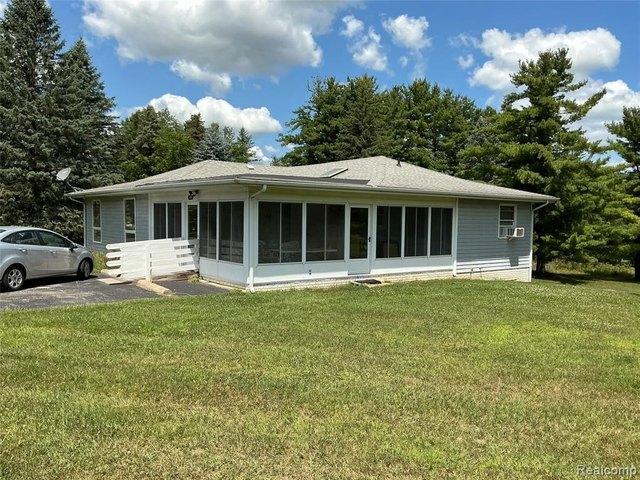 1331 Bankers Rd, Hillsdale, MI 49242